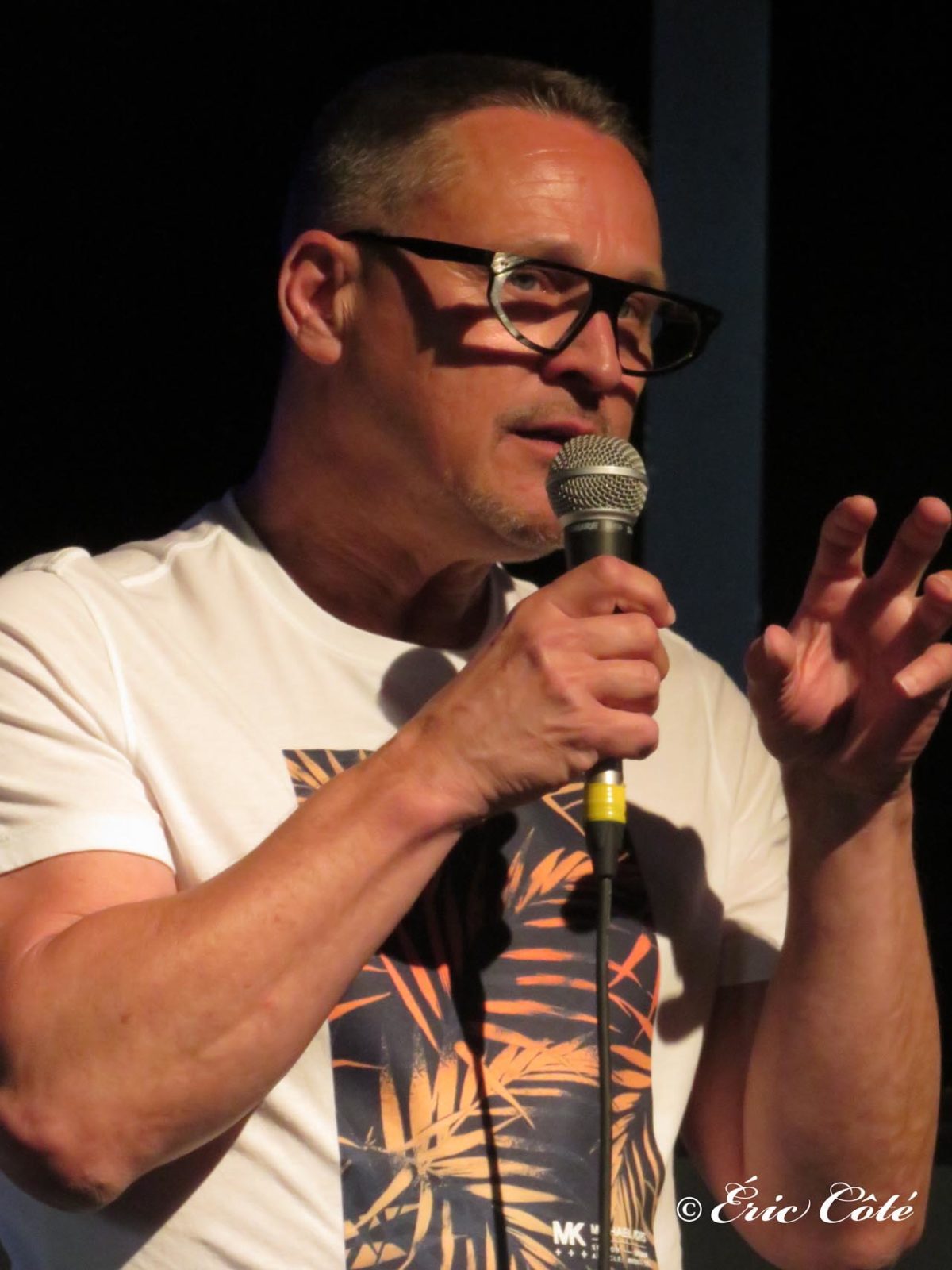 Un jour ma tête a plié les genoux | Arts et culture