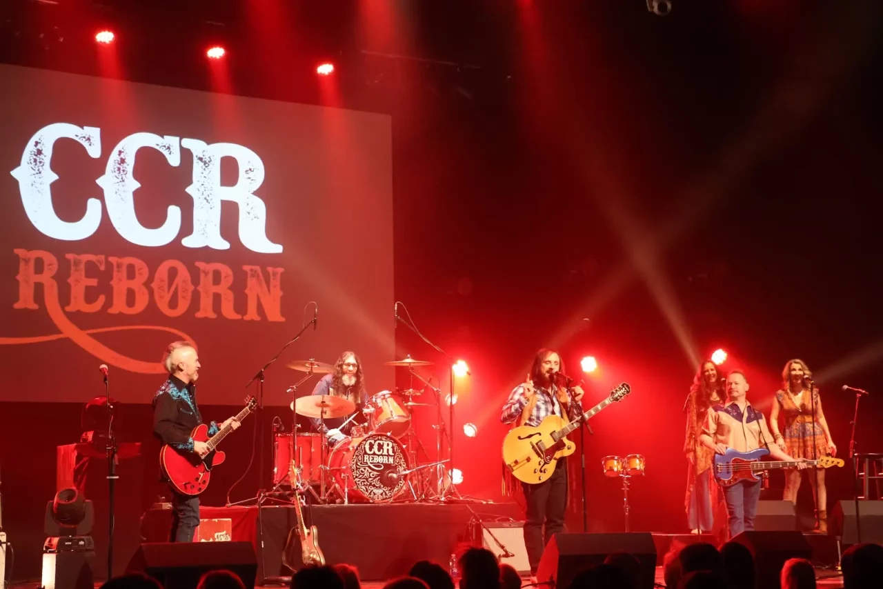 CCR Reborn nous transporte au cœur de la frénésie des années 60-70 | Arts et culture